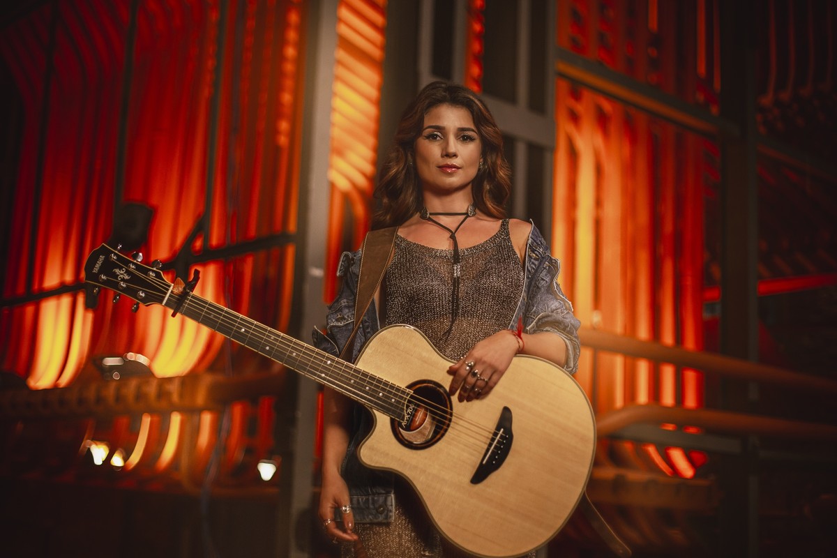 Paula Fernandes se rende ao poder melódico de Bruno Caliman em 'Beijo ...