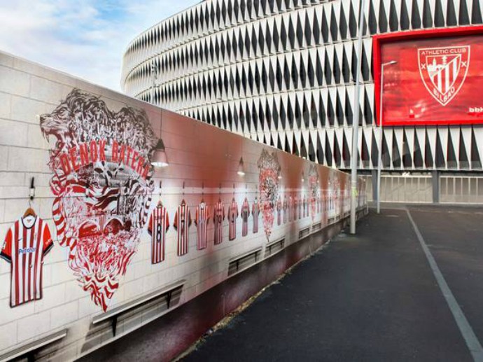 Athletic Bilbao decora entrada do San Mamés com imagens do vestiário ...