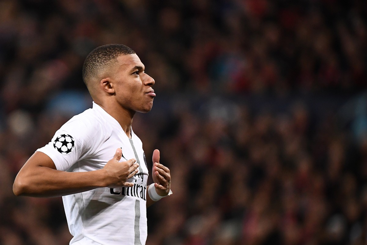 Com números imbatíveis aos 20 anos, Mbappé iguala gols de Ronaldo na ...