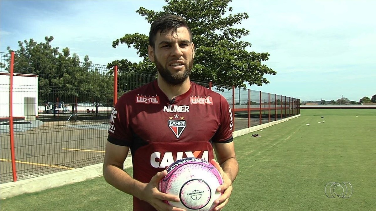William Alves vê boa competitividade por vaga no ataque do Atlético-GO ...