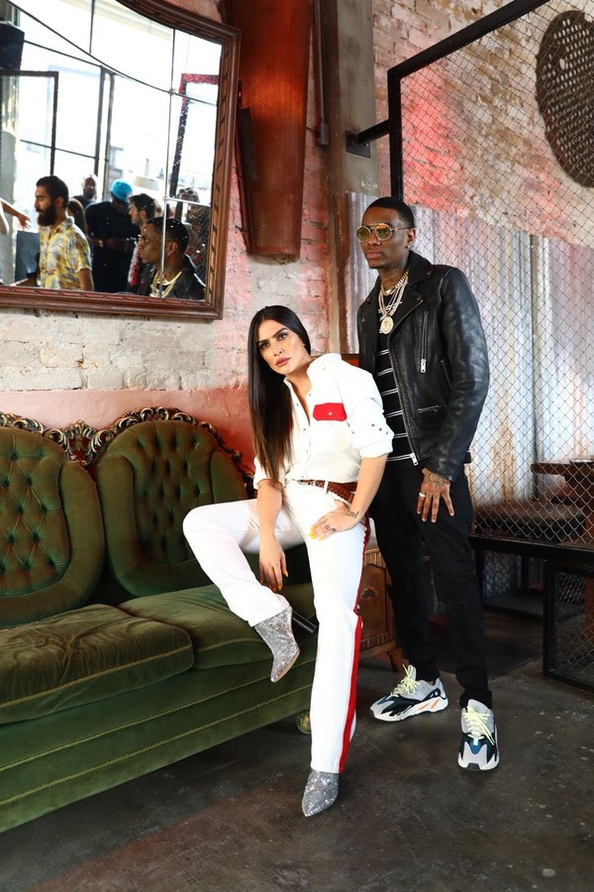 Vem parceria por aí?! Cleo posa com rapper norte-americano Soulja Boy ...