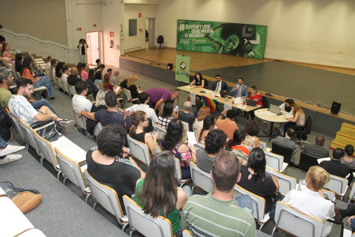 Adolescentes e autoridades discutem violência e transfobia no sistema ...