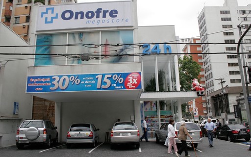 Americana CVS compra Drogaria Onofre - Época Negócios | Ação