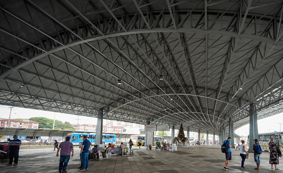 Após cinco anos sem cobertura, terminal de ônibus de Porto Alegre ...