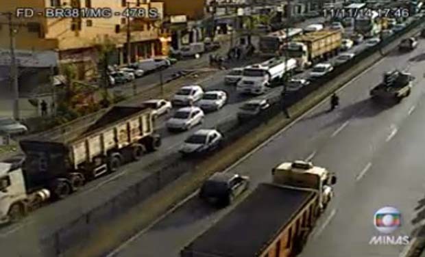 G1 - 17h45: Obras e acidente causam retenções na Rodovia Fernão Dias ...