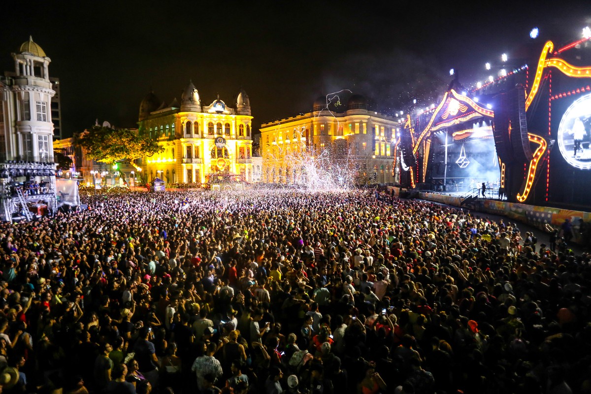 Foliões dão adeus ao carnaval do Recife com muito frevo; FOTOS ...