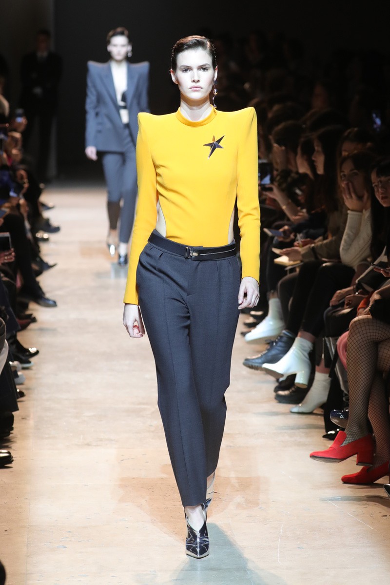 Mugler passeia em seu habitat natural com inverno 2018 oitentista ...