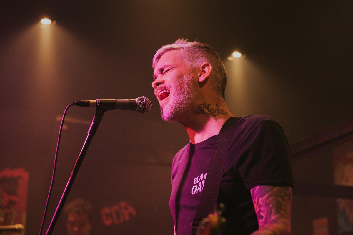 Esteban Tavares celebra 10 anos de álbum em show especial neste sábado ...