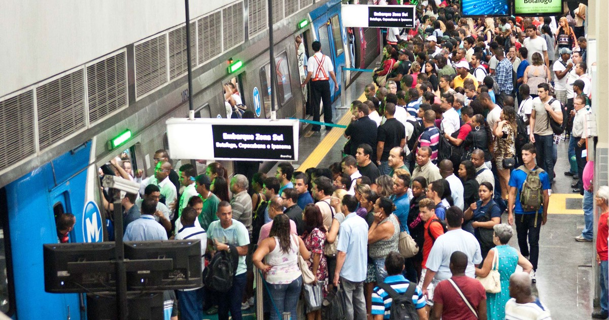 G1 - Trem da Linha 2 do Metrô Rio tem problema e circula em marcha ...