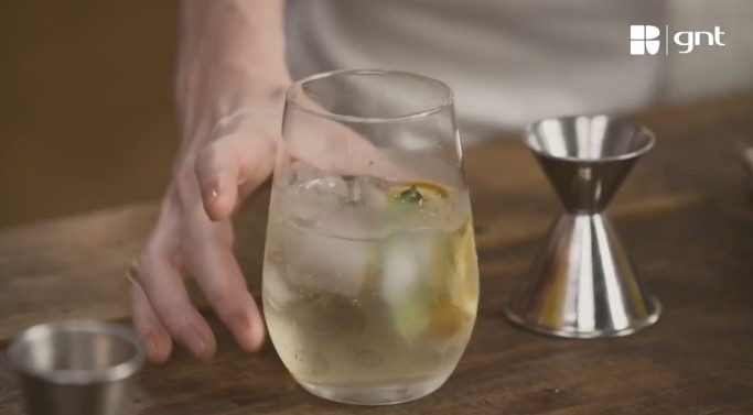 Gin: aprenda a fazer diferentes drinks com a bebida! | Receitas