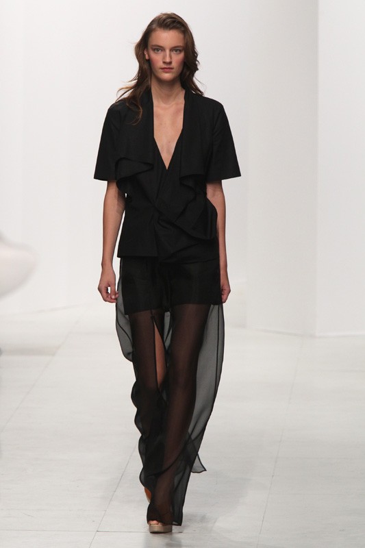 Chalayan | Paris | Verão 2014 | Desfiles | Vogue
