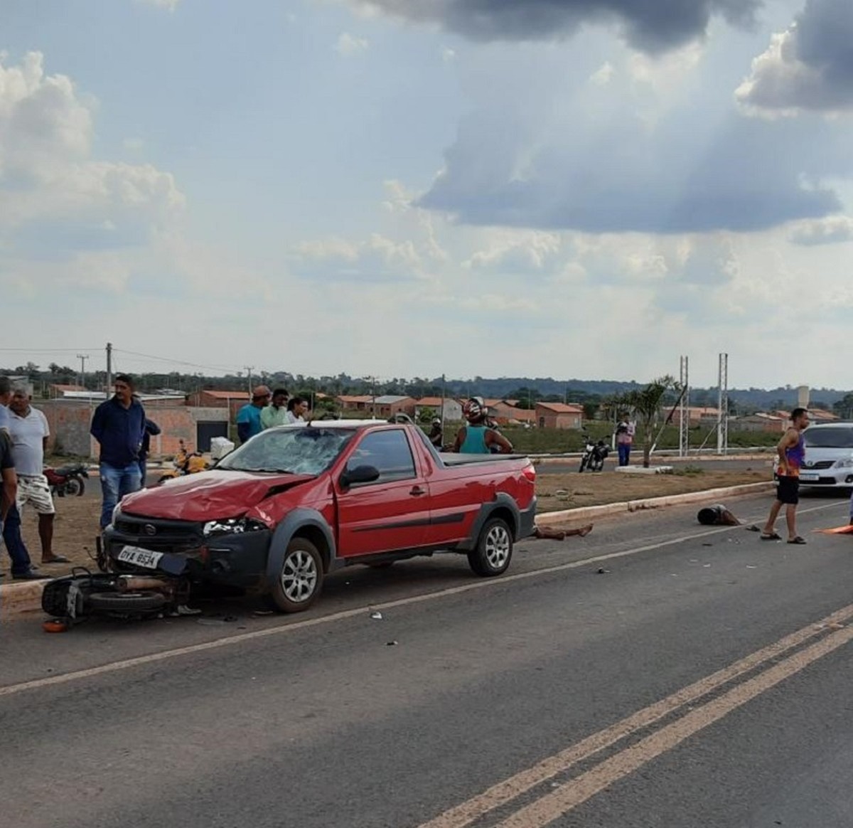 Batida entre carro e moto deixa duas pessoas gravemente feridas na TO-201 | Tocantins | G1