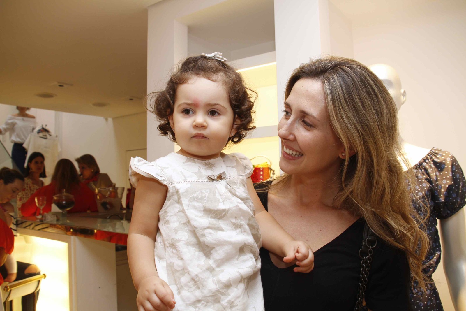 Mixed arma chá de bonecas no mês das crianças | Lifestyle | Vogue