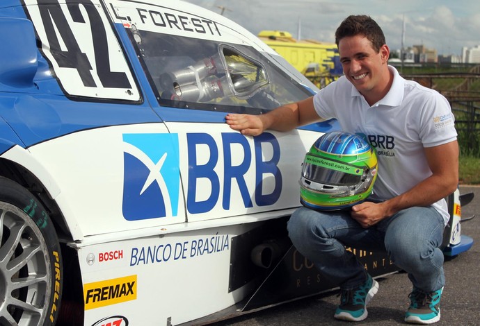 De olho na Fórmula 1, piloto de Brasília aproveita as férias para ...