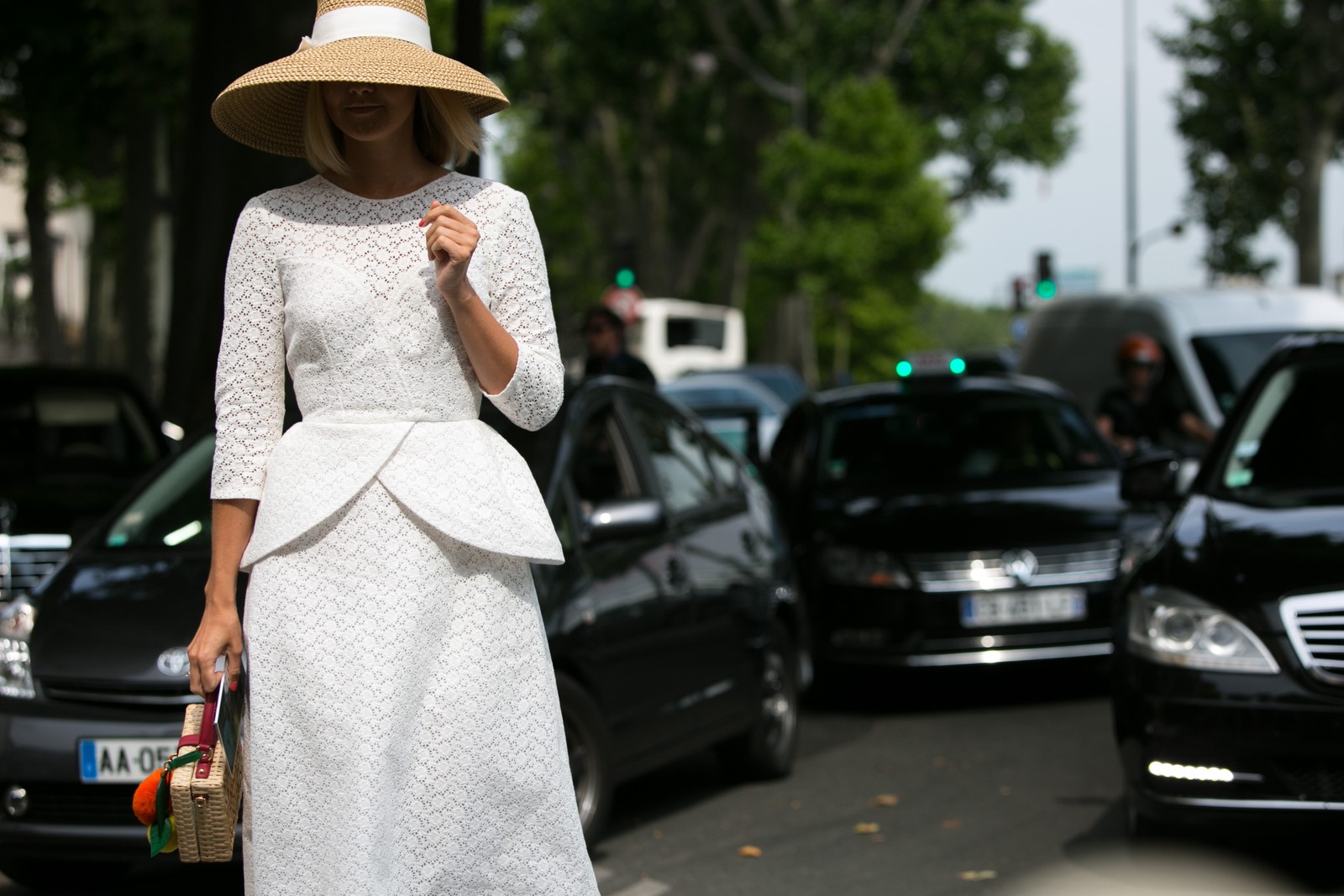 Street style: a ordem é se divertir no fim de semana da couture parisiense | Tendência | Vogue