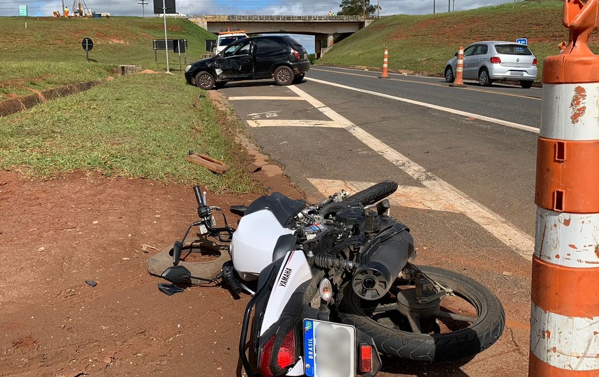 Acidente Entre Carro E Moto Deixa Mulher Gravemente Ferida Em Rodovia