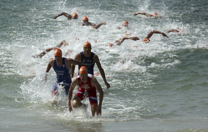 Irmãos de ouro, tombos, sol e calor enobrecem o triatlo da Rio 2016