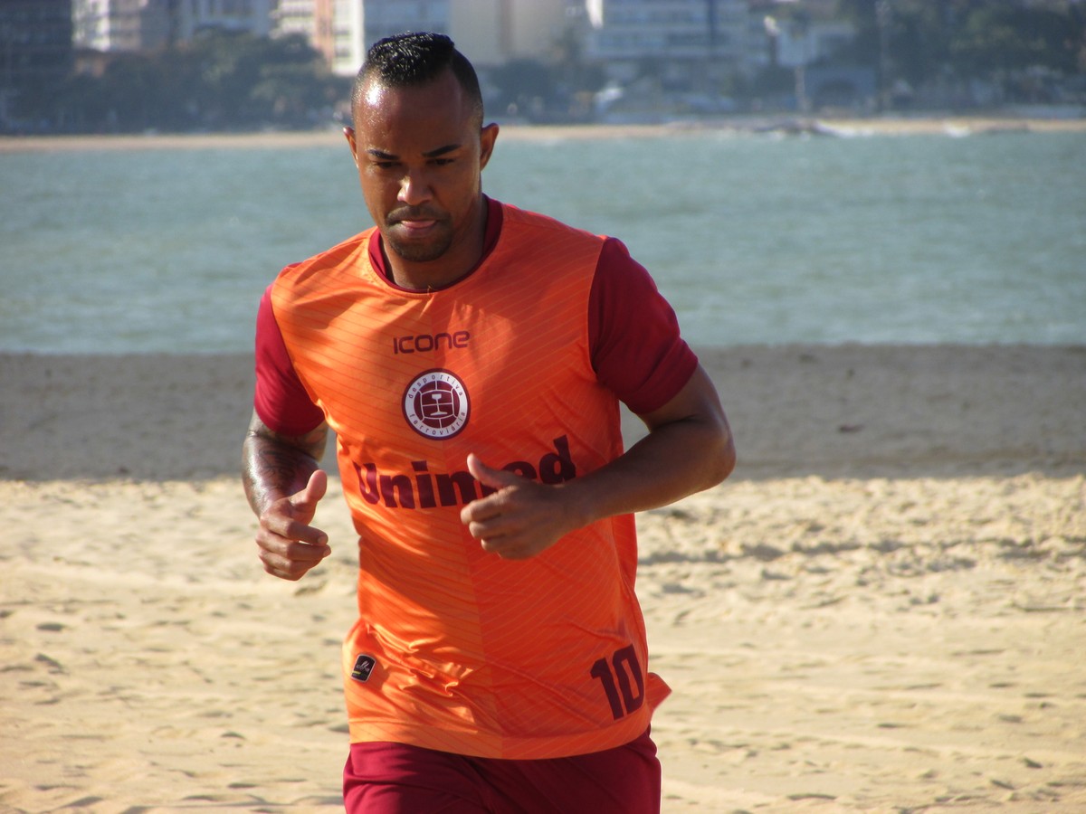 Edinho vê Desportiva com obrigação da vitória na estreia da Copa ...