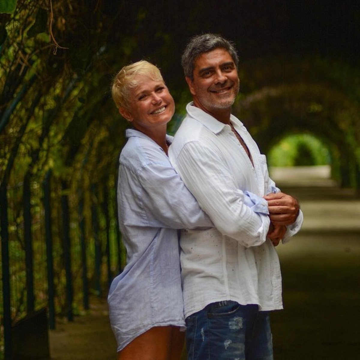 Junno Andrade posta clique com Xuxa: "Nossa lua de mel" | Celebridades ...