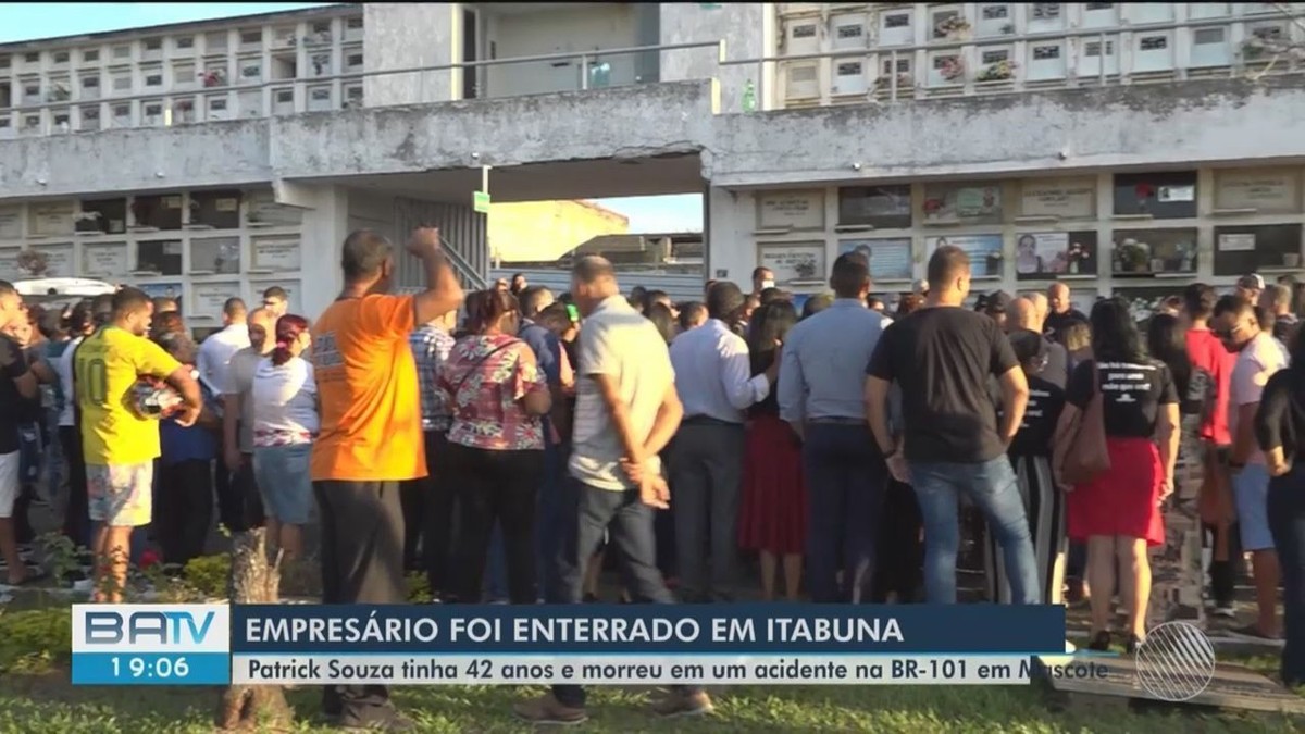 Empresário Que Morreu Após Batida Entre Carro E Caminhão é Enterrado No