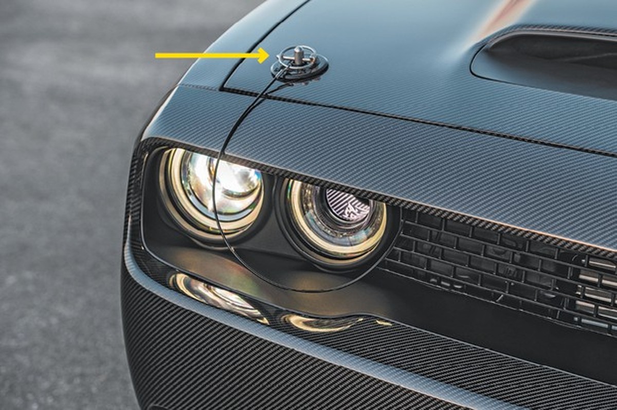 Para que servem aquelas presilhas e cabos no capô de alguns carros ...