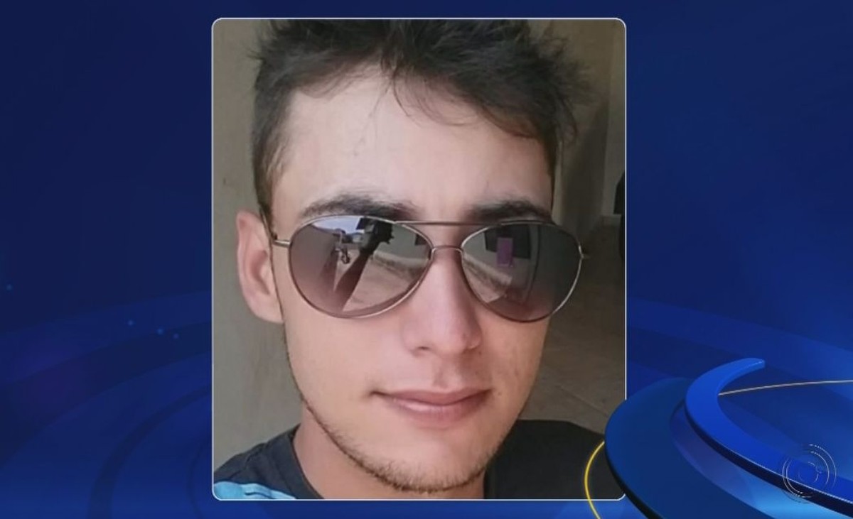 Mãe de jovem morto por policial guarda há 2 anos moletom com marca do ...