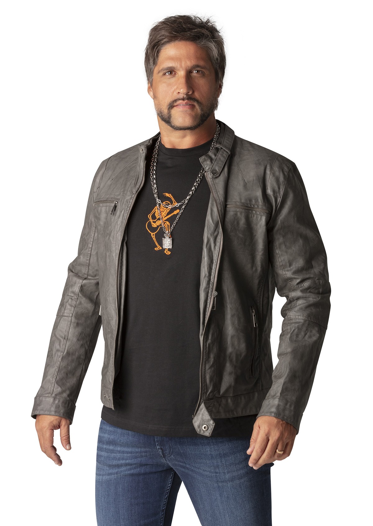 Leo Chaves oficializa a carreira solo ao lançar single gravado com ...