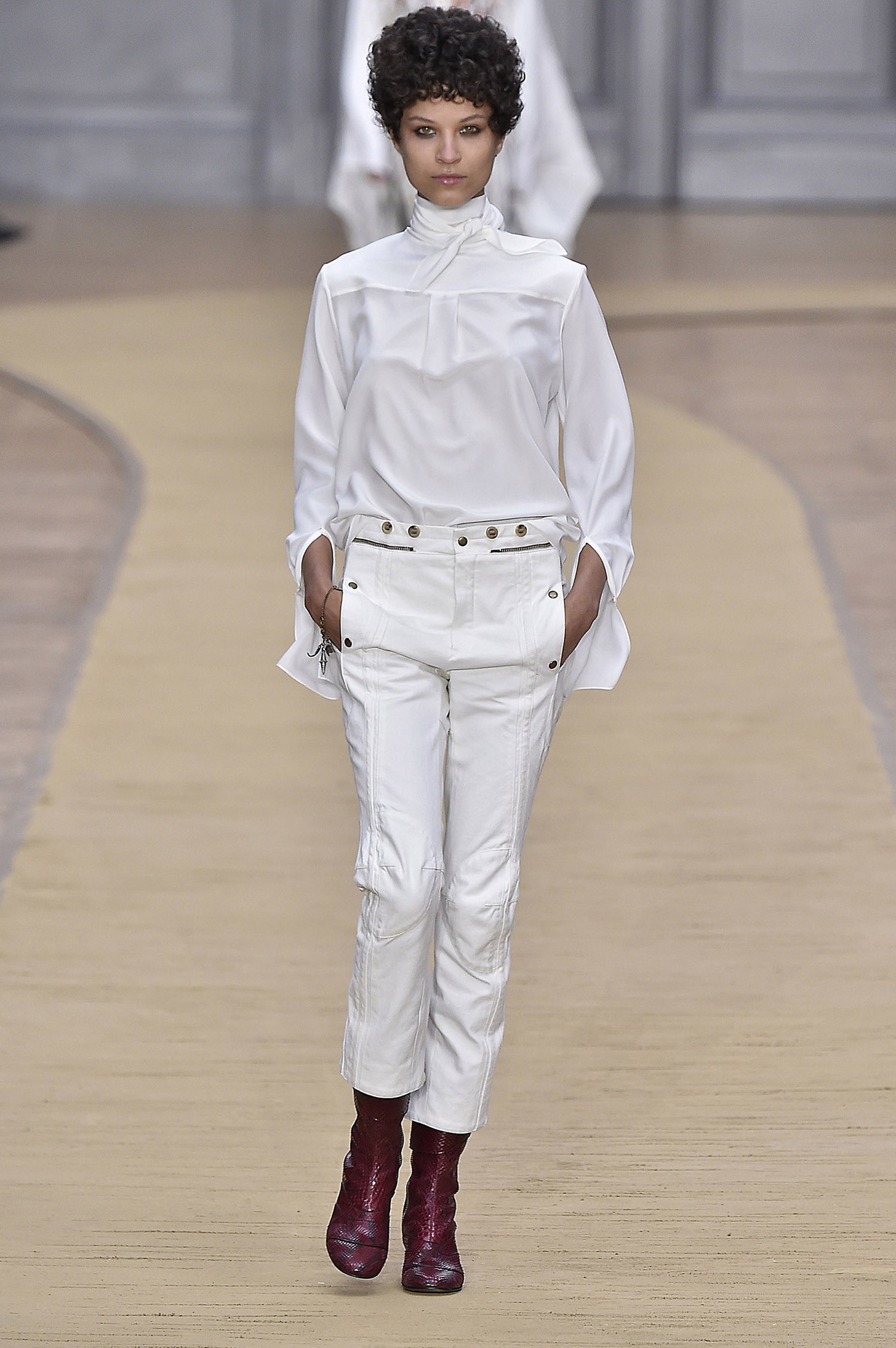 Rainha do boho contemporâneo, Chloé traz inverno 2017 esperto e ...