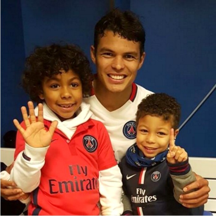 Ibra com a bola do jogo, Thiago Silva com os filhos: veja a festa do ...