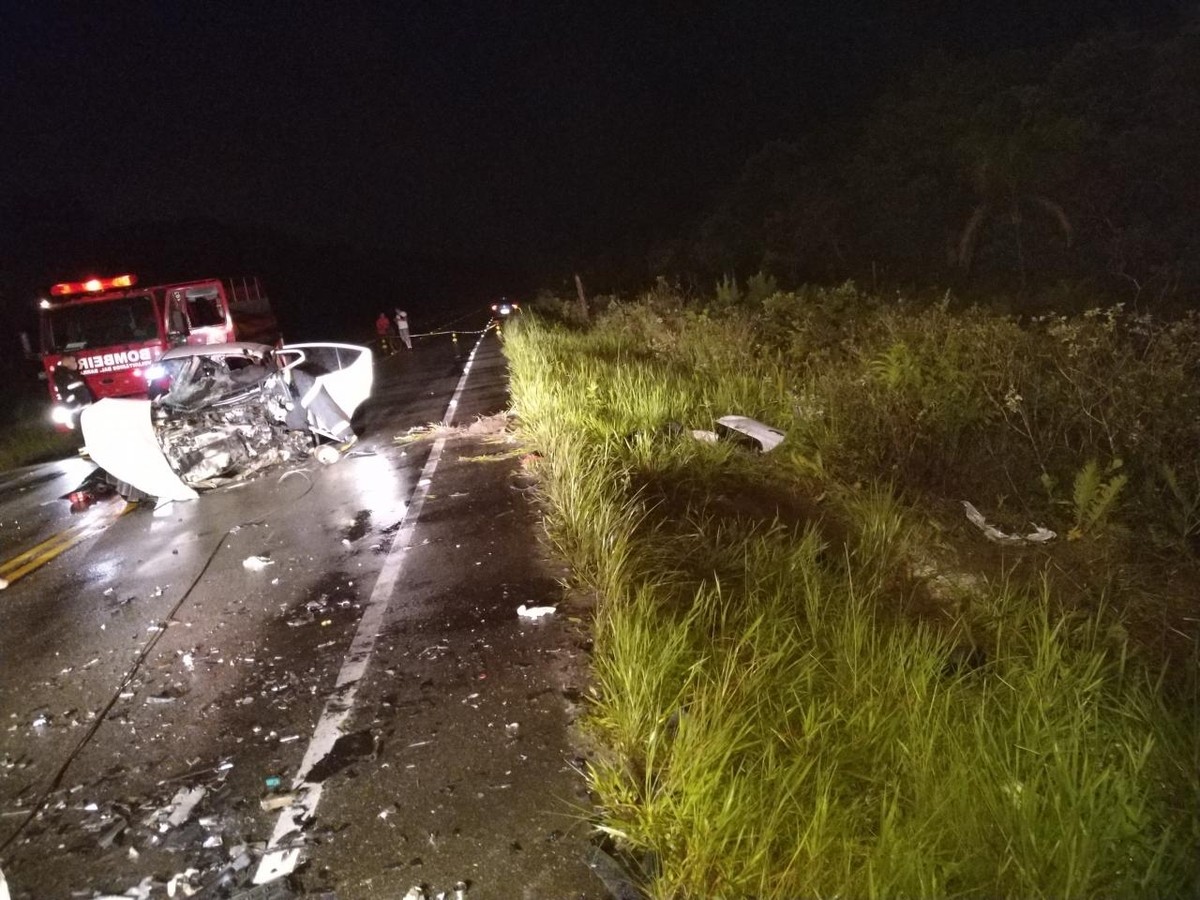Mulher morre em batida frontal entre dois carros em Balneário Barra do Sul | Santa Catarina | G1