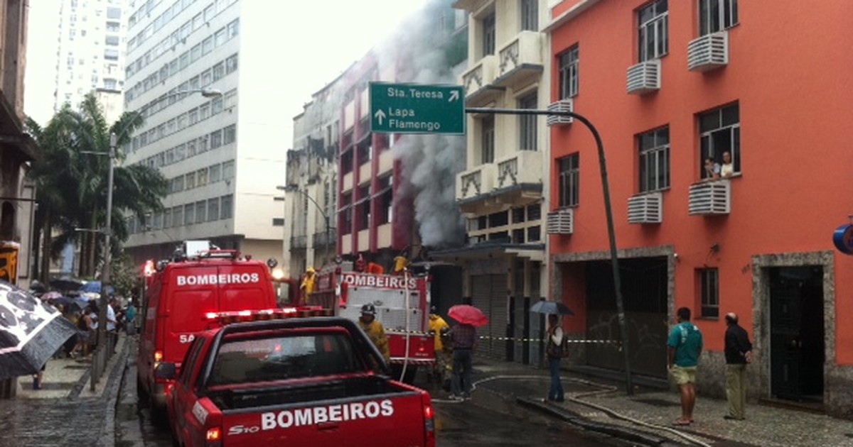 G1 - Incêndio interrompe tráfego e causa retenções no Centro do Rio ...