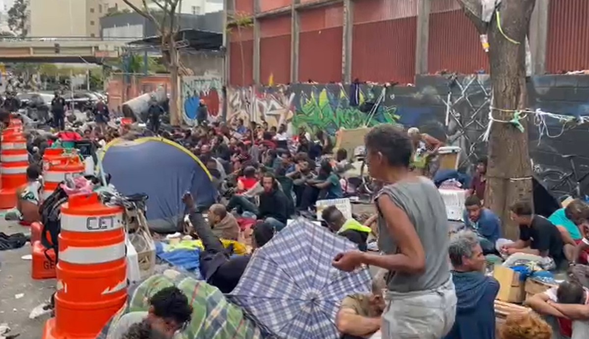 Cracolândia: operação no Centro de SP cerca rua e cumpre 23 mandados de ...