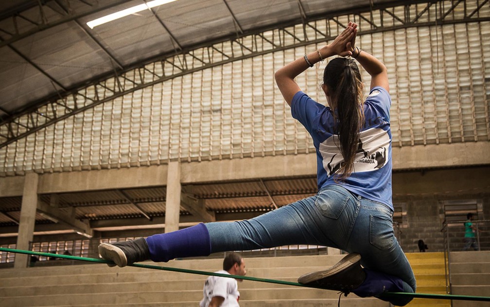 Atletas disputam campeonato nacional de slackline em Ribeirão das Neves ...