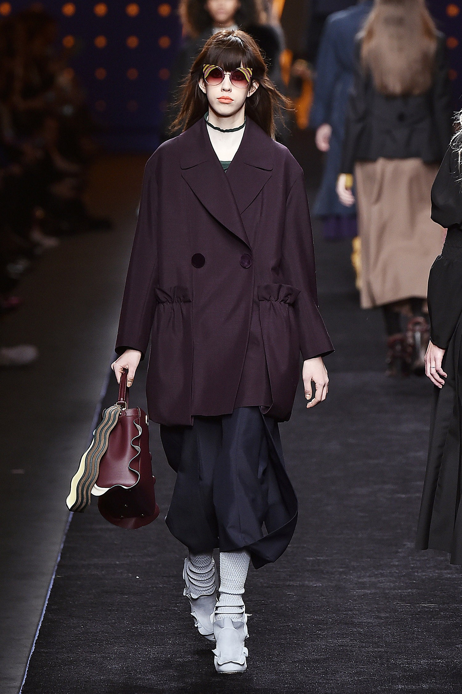 O inverno turquesa da Fendi em Milão | Desfiles | Vogue