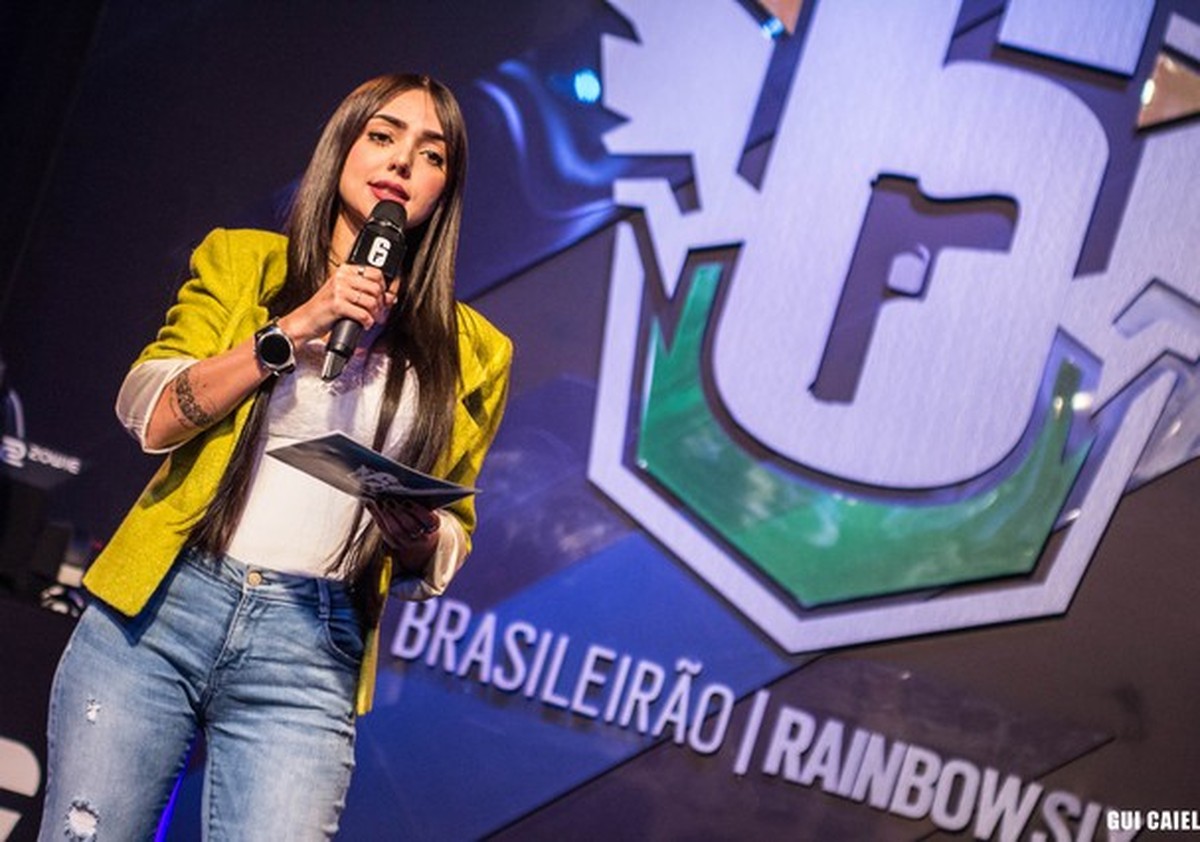 Conheça Nyvi Estephan, a expert em apresentar campeonatos de games ...