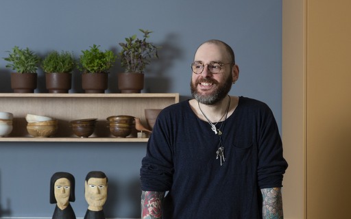 Renato Dib explora a criatividade através de composições com tecidos ...