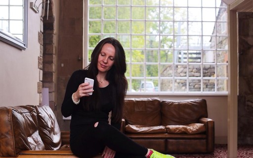 Britânica troca noitadas por escritório e cria empresa de R$ 55 milhões ...