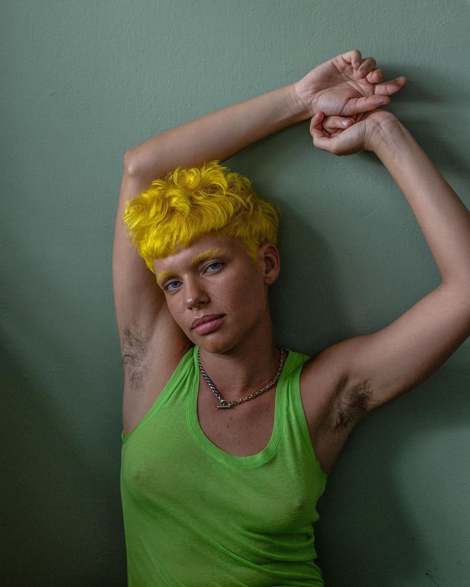 Bruna Linzmeyer muda o visual em clima de Copa do Mundo 2022 | Cabelo ...