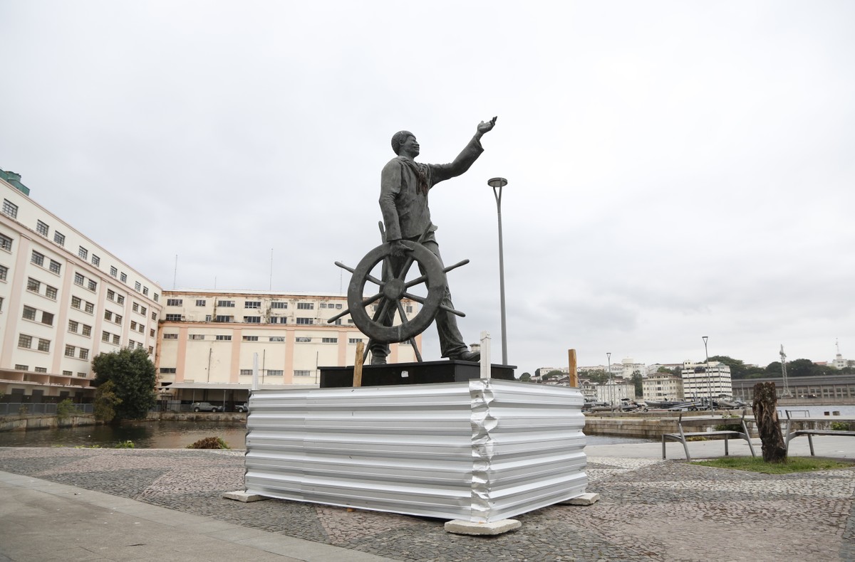 Estátua do 'Almirante Negro' vai ganhar um lugar de destaque a partir ...