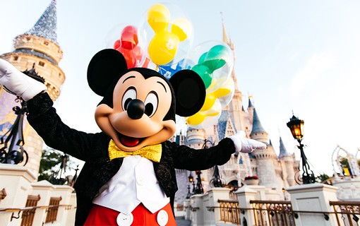 Mickey completa 90 anos e ganha bolo especial; Saiba onde encontrar o personagem - Quem | QUEM News