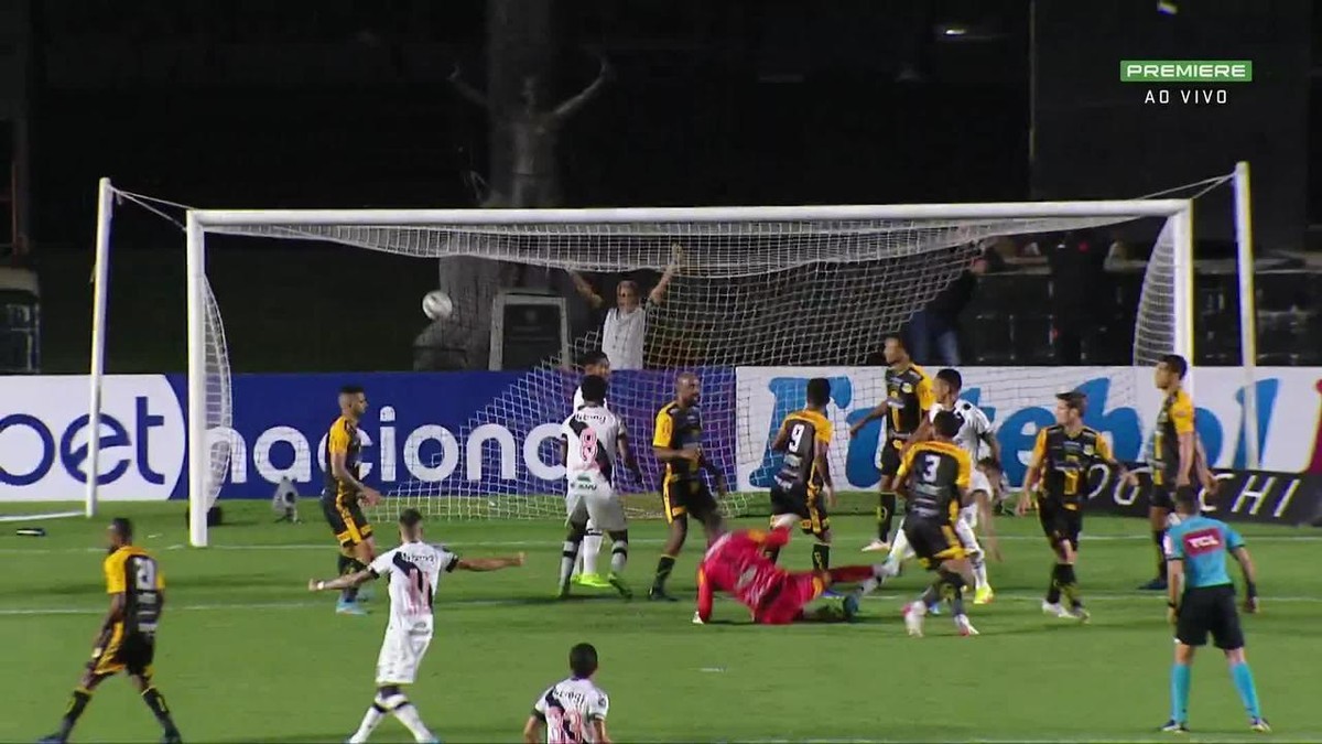 Ex-lateral do Vasco, Léo Matos anuncia aposentadoria aos 36 anos ...