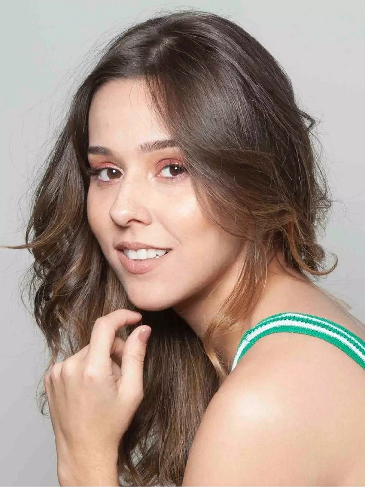 Saiba tudo sobre: Thati Lopes
