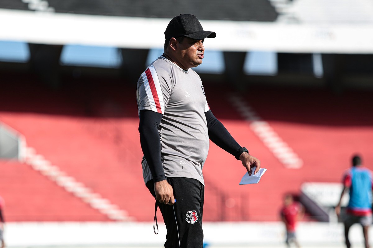 Leston Júnior vê encontro do Santa Cruz com Retrô como "decisivo, mas ...