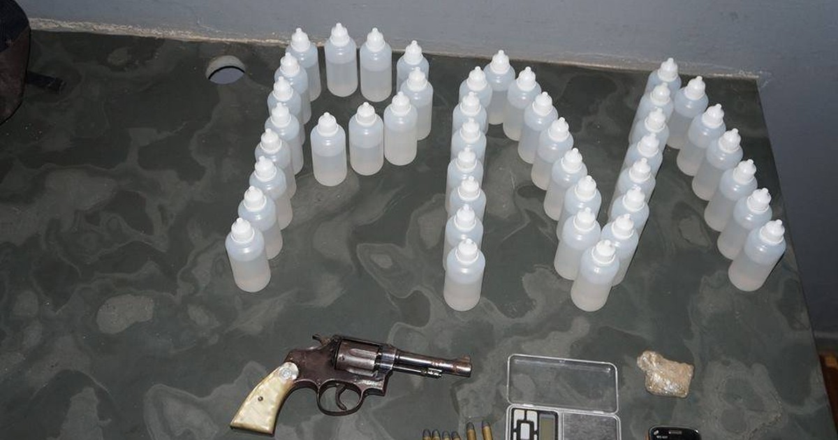G1 - Homem é preso com mais de 40 frascos de loló em Oliveira ...