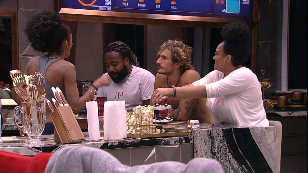 Gabriela, Rízia e Rodrigo cantam música de Fat Family | casa bbb | Gshow