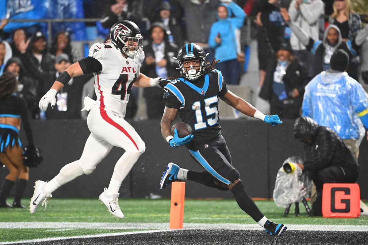 Panthers mostram apetite e batem Falcons em duelo de divisão na NFL ...