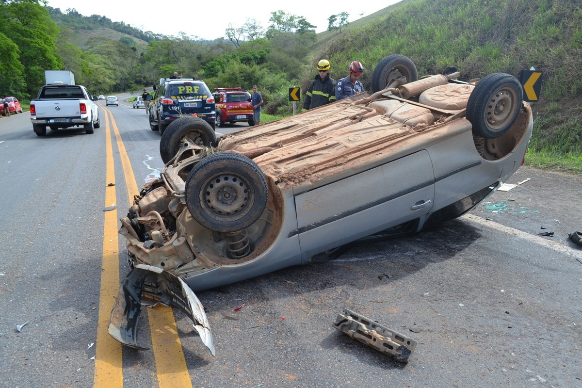 Motorista morre e quatro passageiros ficam feridos em capotamento na BR ...