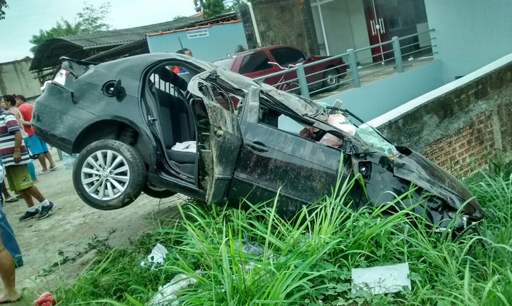 G1 - Homem morre ao ser atirado para fora do carro após capotamento em Maricá - notícias em ...