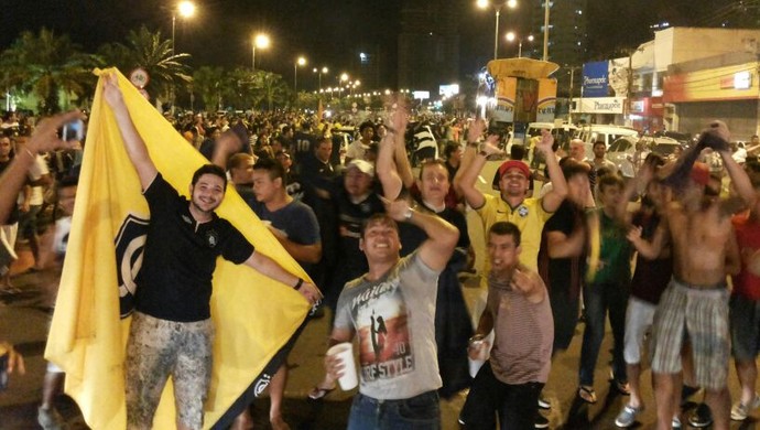 Torcida do Remo comemora título com festa em avenida da capital ...