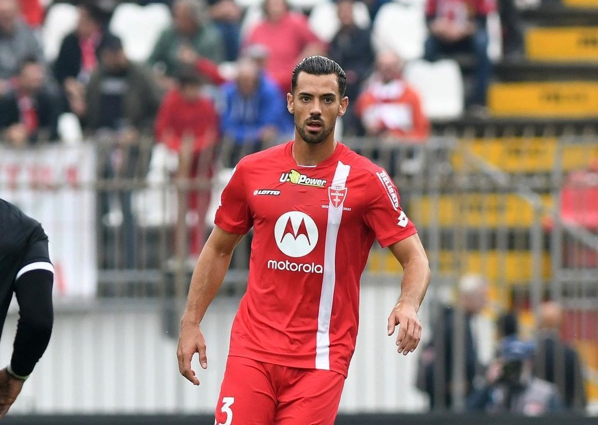 Pablo Marí, ex-Flamengo, é esfaqueado em ataque na Itália | futebol ...